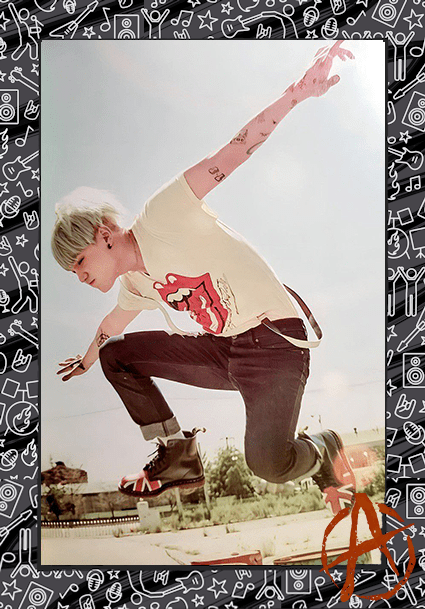 Шуга в майке KISS — KPOP-SOCIAL